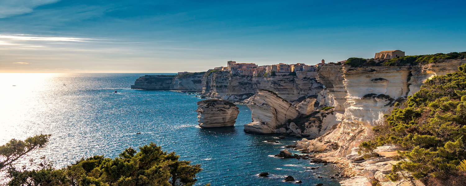 Vacances à Bonifacio : Découvrez la beauté naturelle de cette ville ...